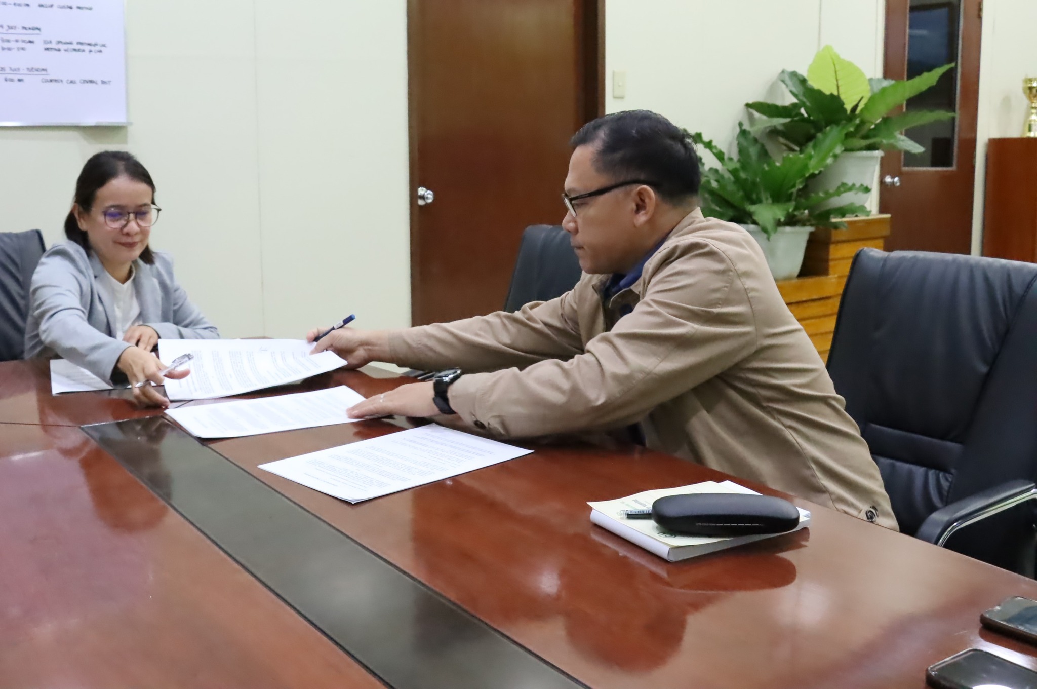 Ceremonial MOA Signing of CMU with Philippine College Foundation ...